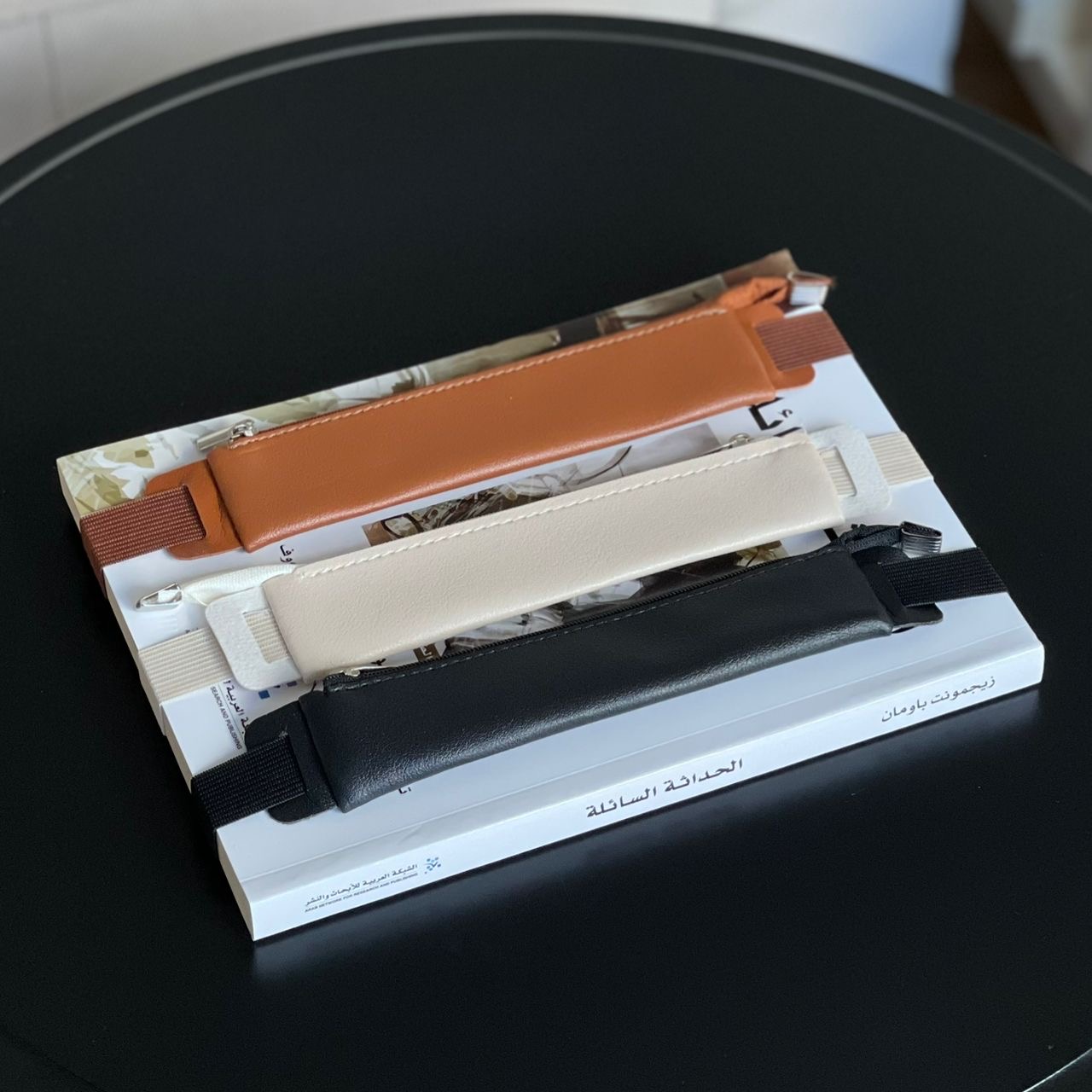 Jarra. Book carrier